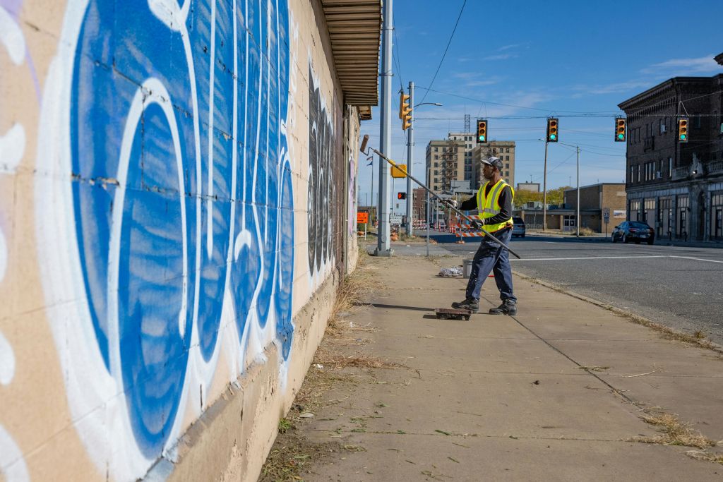 ‘We Don’t Do It for the Glory’: The workers erasing Gary’s graffiti ...